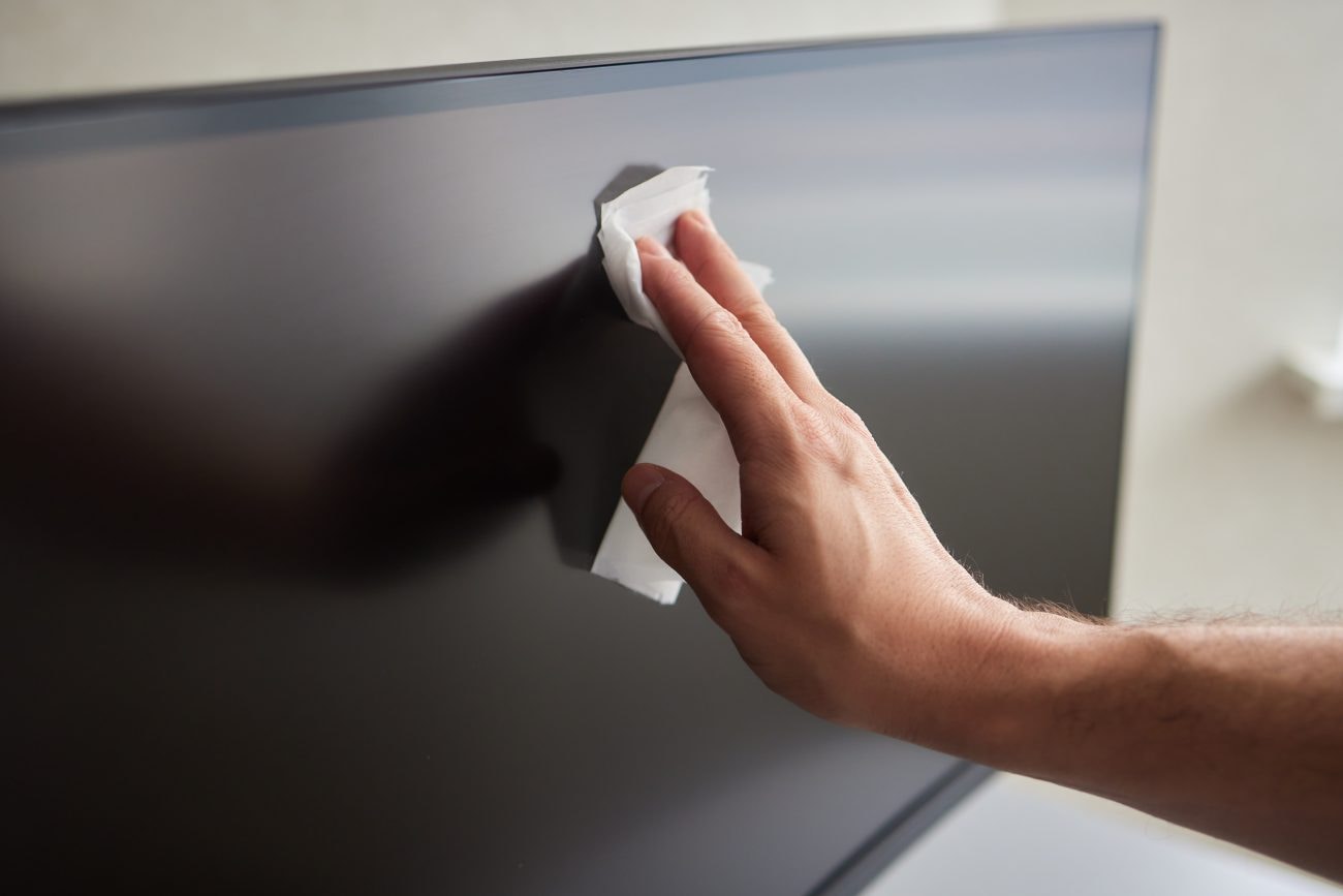 How do you clean a TV screen? Recommended methods for removing ...