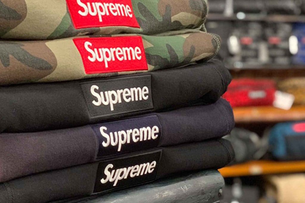 2nd STREET POP-UP第一弾「#supreme1万展」。シュプリームがセカストを彩る。 | knowbrand magazine